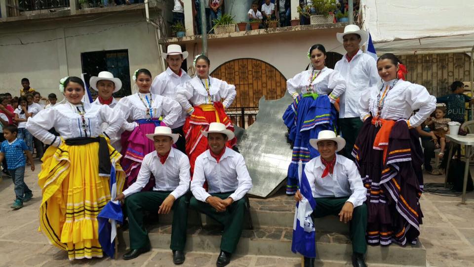 Vestuario criollo o colonial de la Villa de Camasca