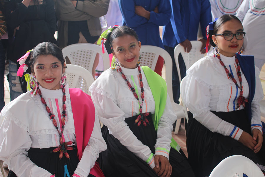 Vestuario criollo o colonial de la Villa de Camasca